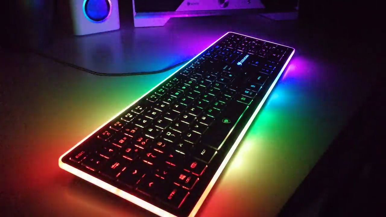 Die Cougar Vantar Tastatur im Test, die RGB LED Show auf dem ...