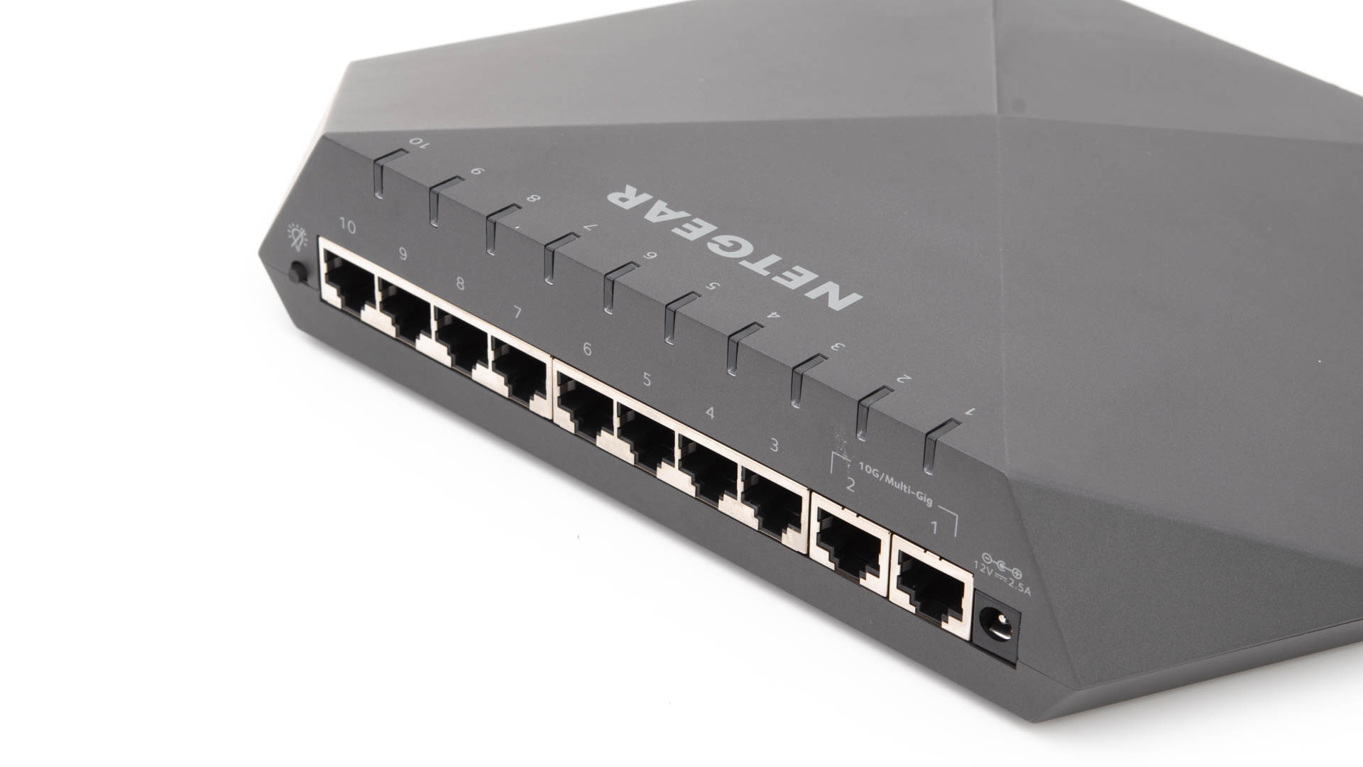 Der Netgear GS800 Nighthawk SX10 Desktop Switch im Test, ein 200 ...