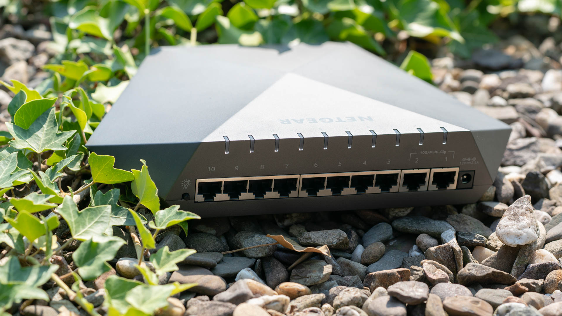 Der Netgear GS800 Nighthawk SX10 Desktop Switch im Test, ein 200 ...