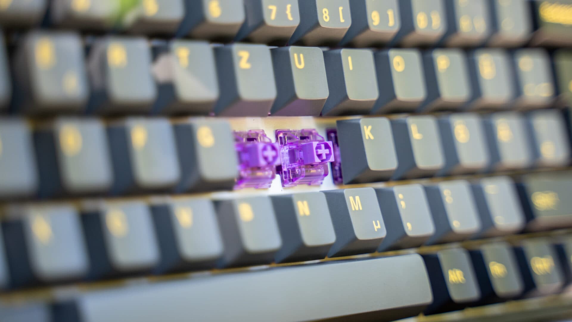 Test: Akko 3068 B Plus, Akkos erste Tastatur mit deutschem Layout ...