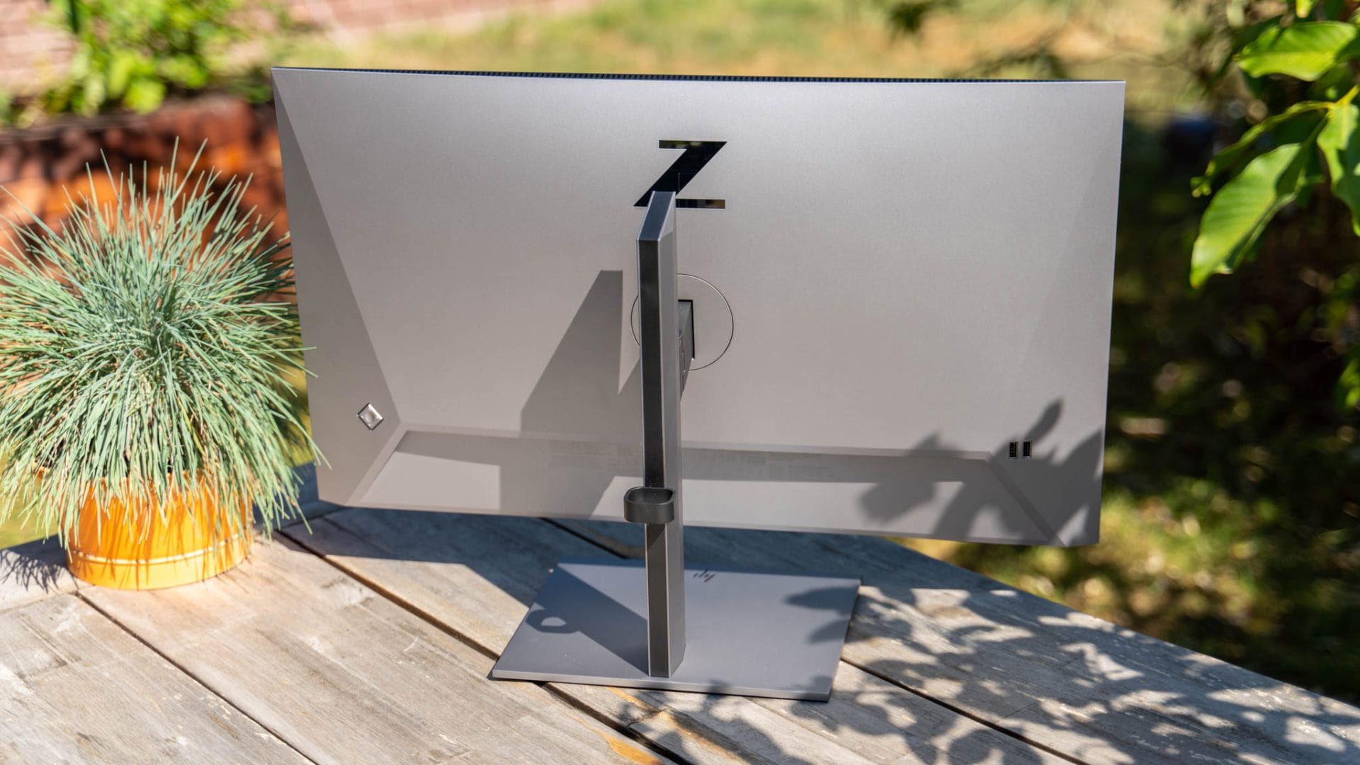 Test: HP Z27k G3, tolles Design, viele Anschlüsse und gutes Bild mit ...
