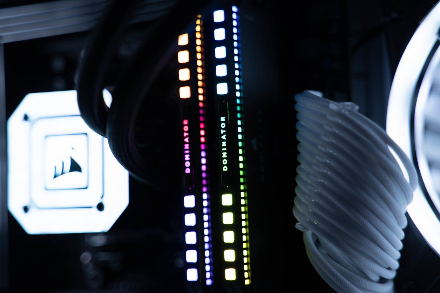 Info: Corsair RGB RAM und ASUS (ASROCK) AM5 Mainboards mit USB 4 ...