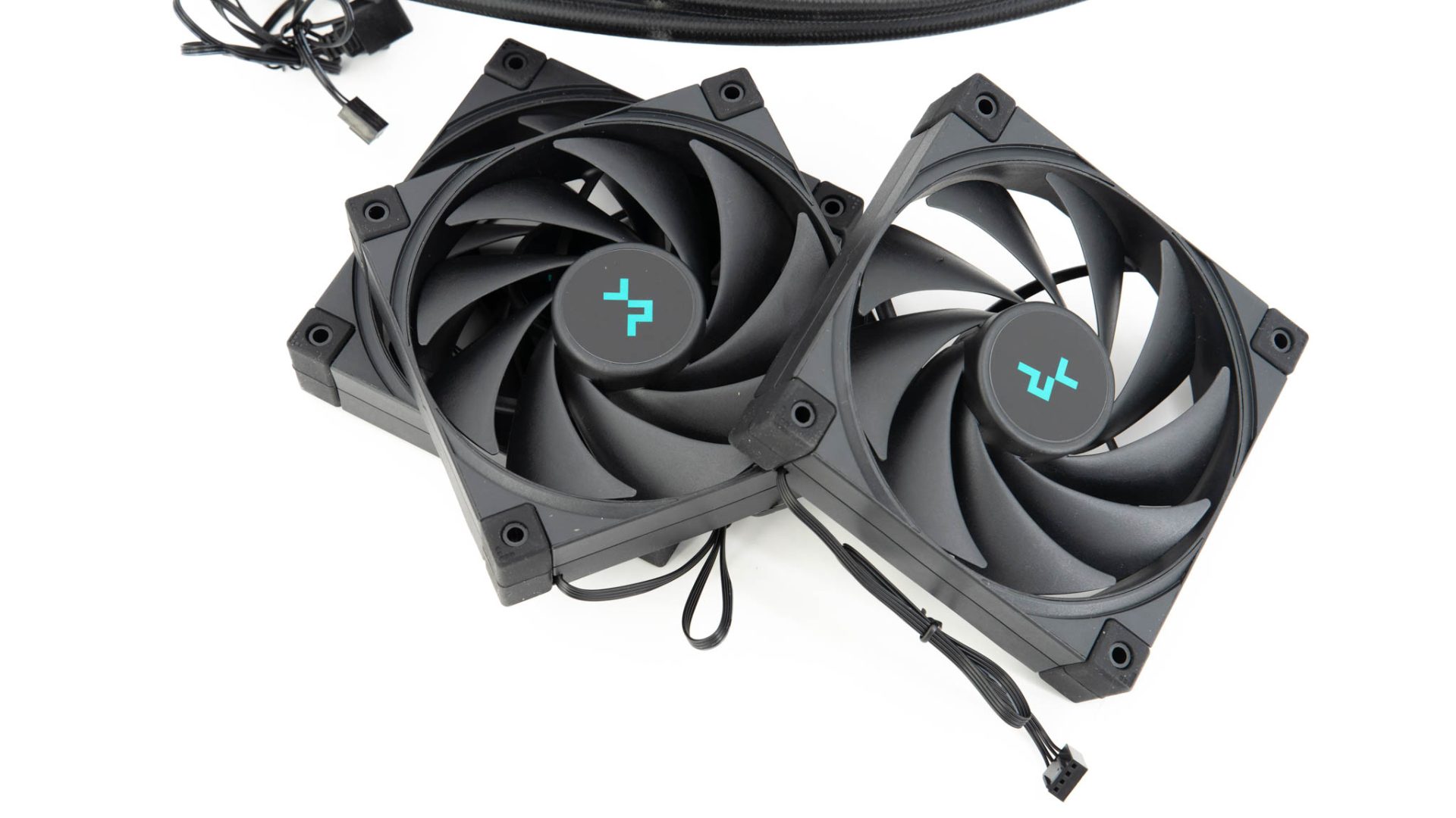Test: DeepCool LT720, spannendes Design und höchste Leistung im Test ...