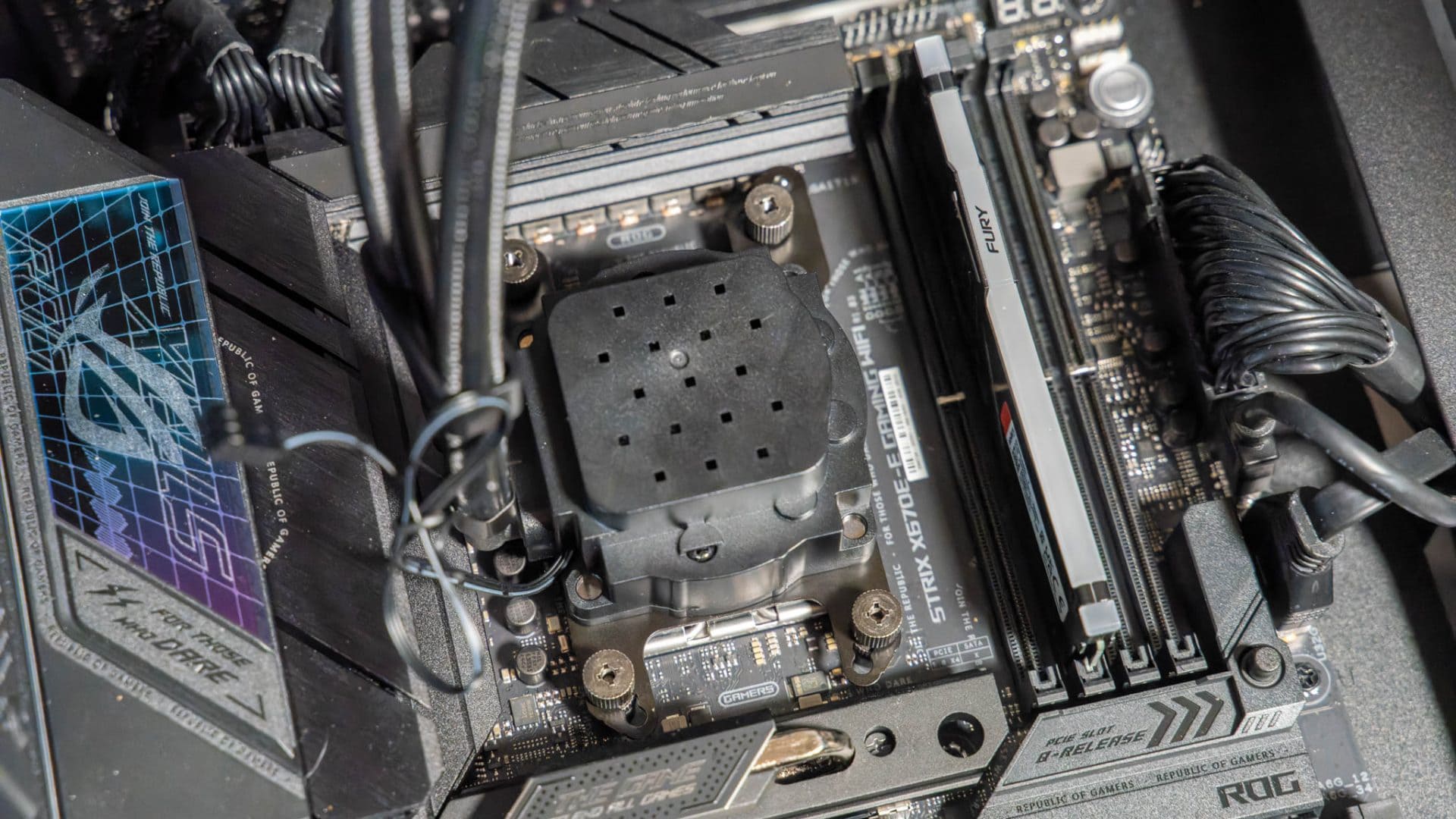 Test: DeepCool LT720, spannendes Design und höchste Leistung im Test ...