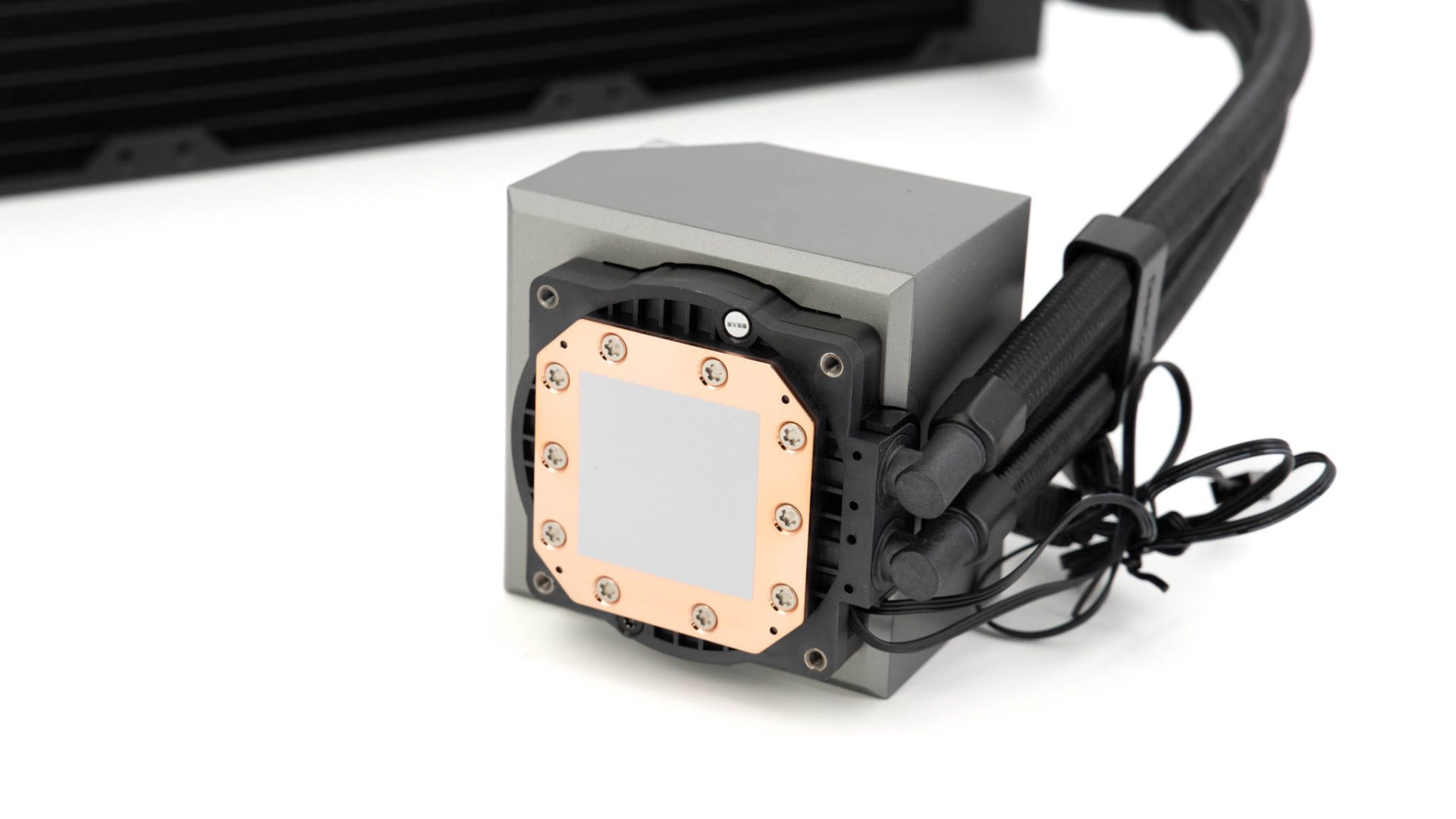 Test: DeepCool LT720, spannendes Design und höchste Leistung im Test ...