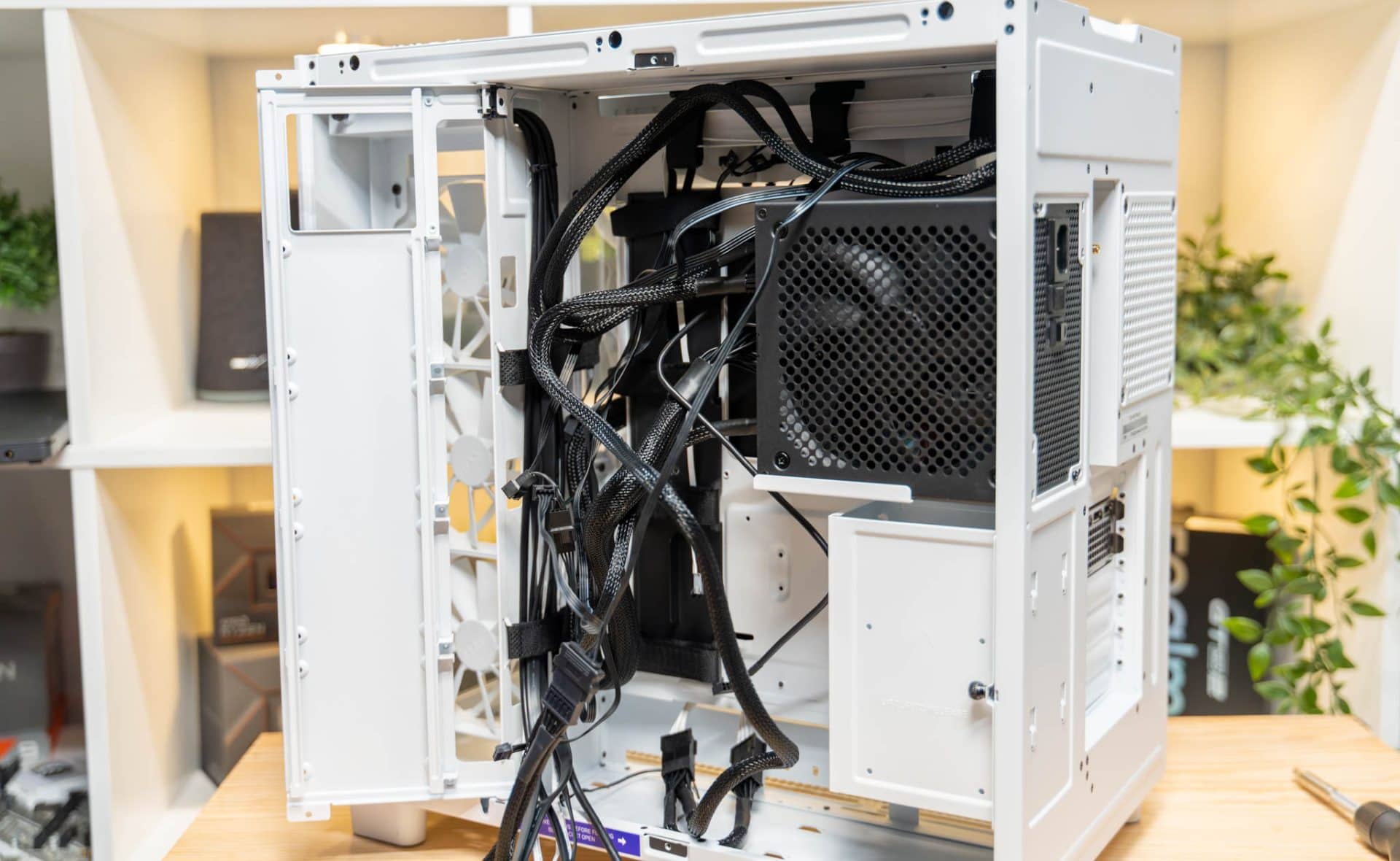 Test: NZXT H9 Flow, wunderschön, durchdacht und tolle Temperaturen ...