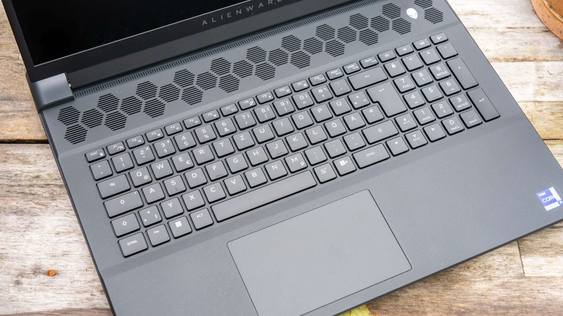 Alienware m18 im Test, monströse CPU Leistung im außergewöhnlichen ...