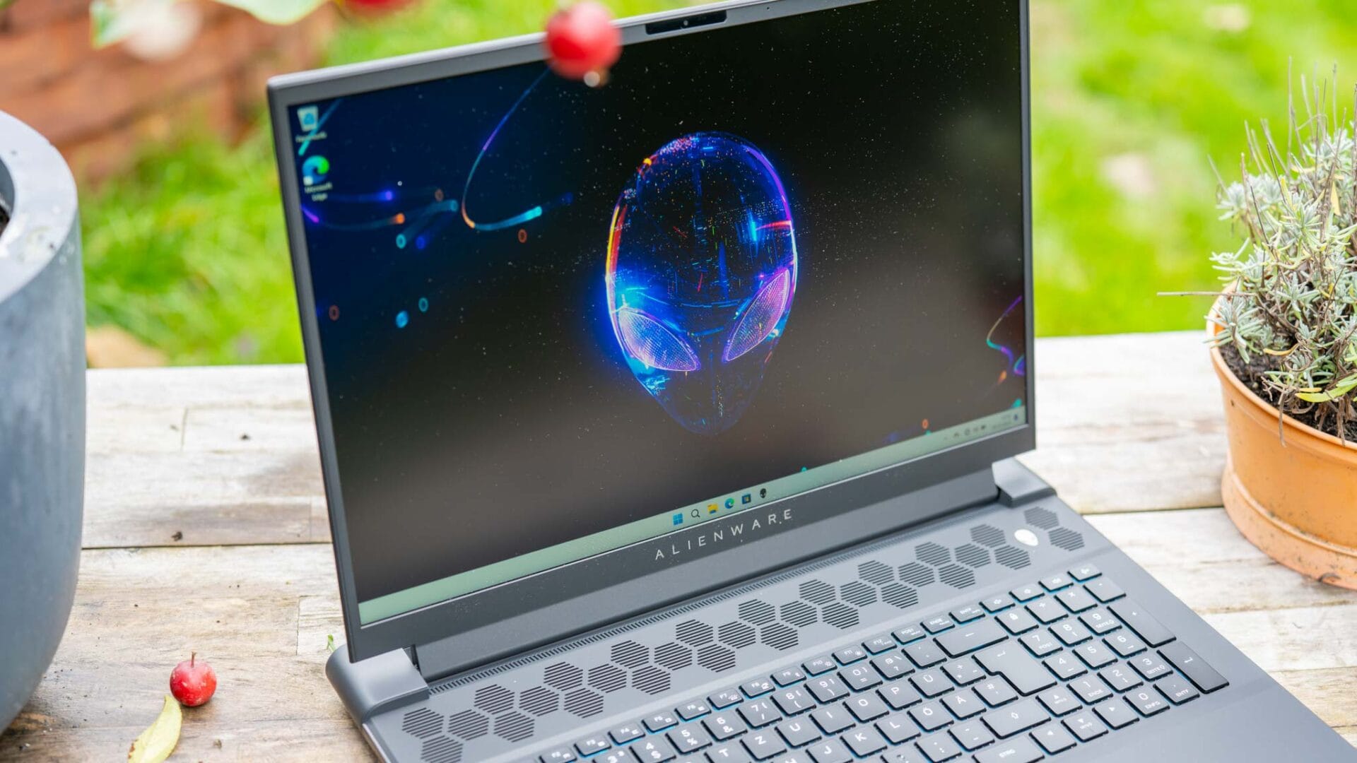 Alienware m18 im Test, monströse CPU Leistung im außergewöhnlichen ...