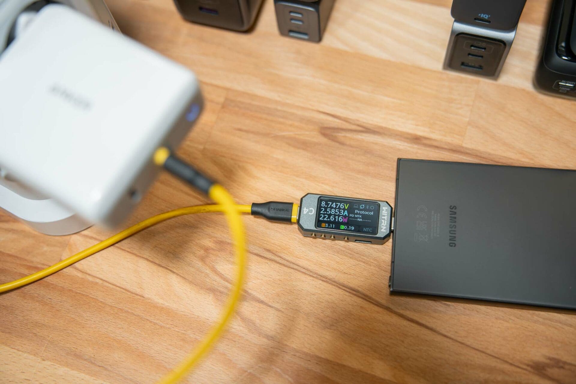 Wie schnell lädt das Samsung Galaxy S24 (Ultra) und welche ...