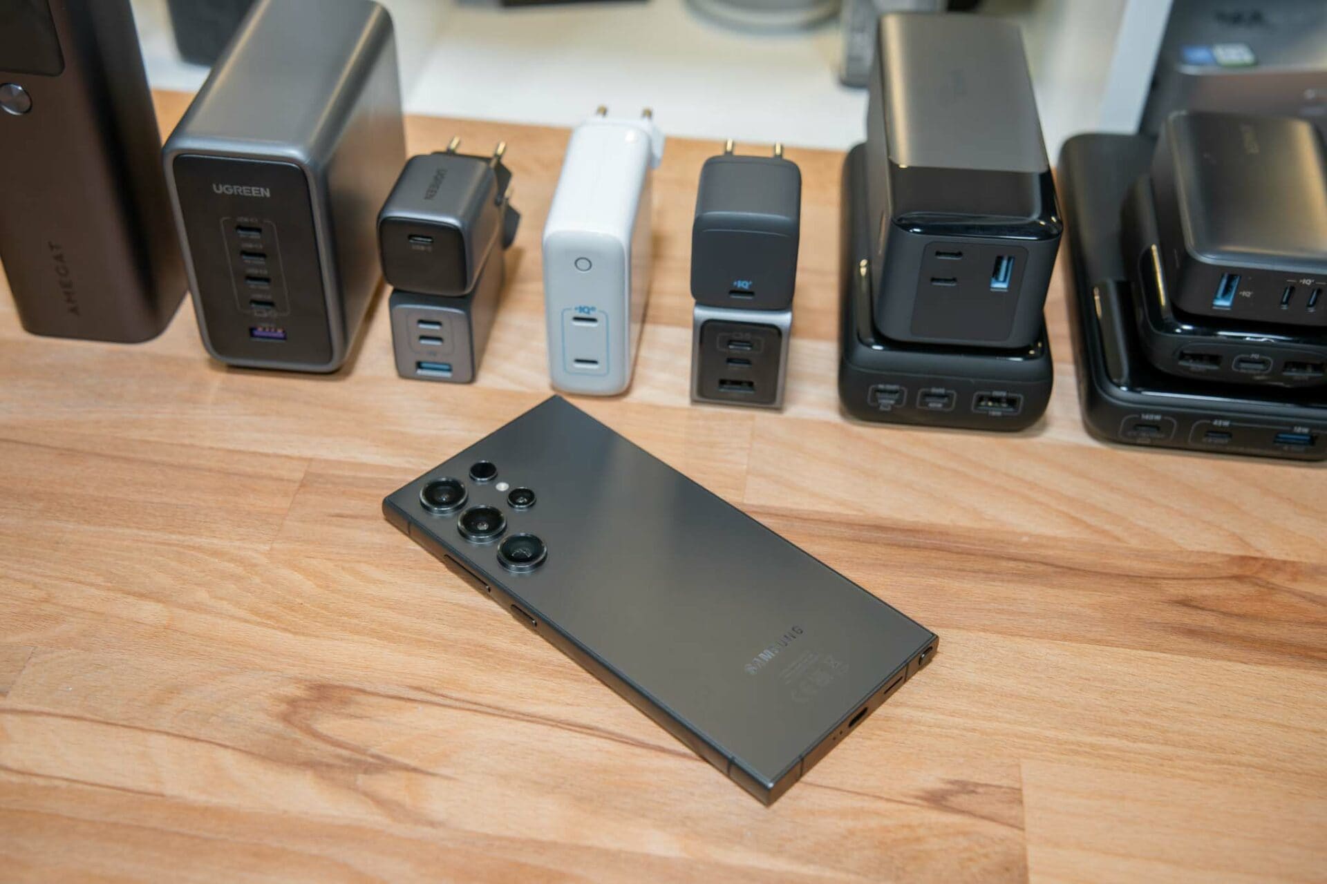 Wie schnell lädt das Samsung Galaxy S24 (Ultra) und welche ...