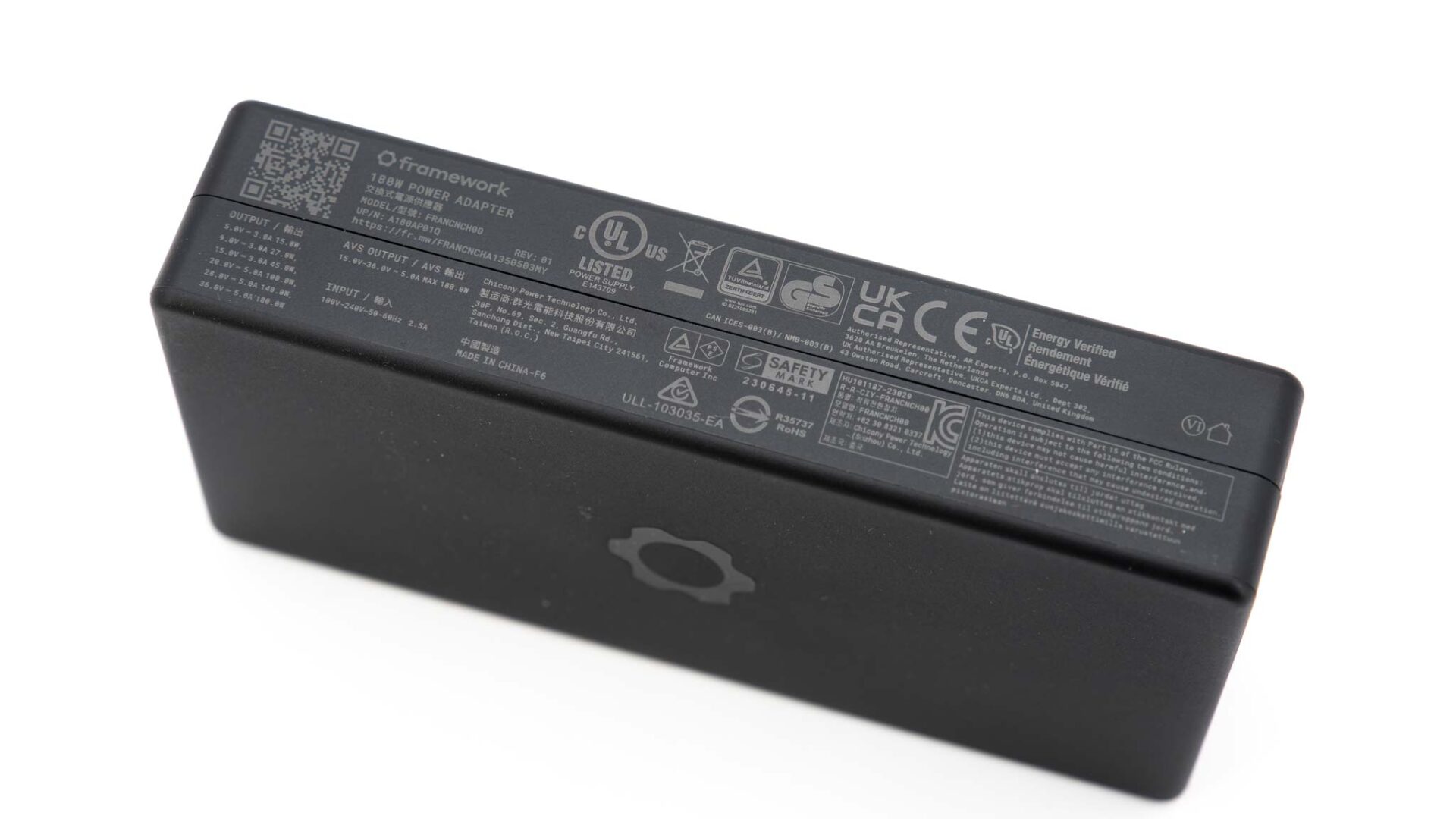 Das erste USB C Ladegerät mit 180W über einen Port, Framework 180W ...
