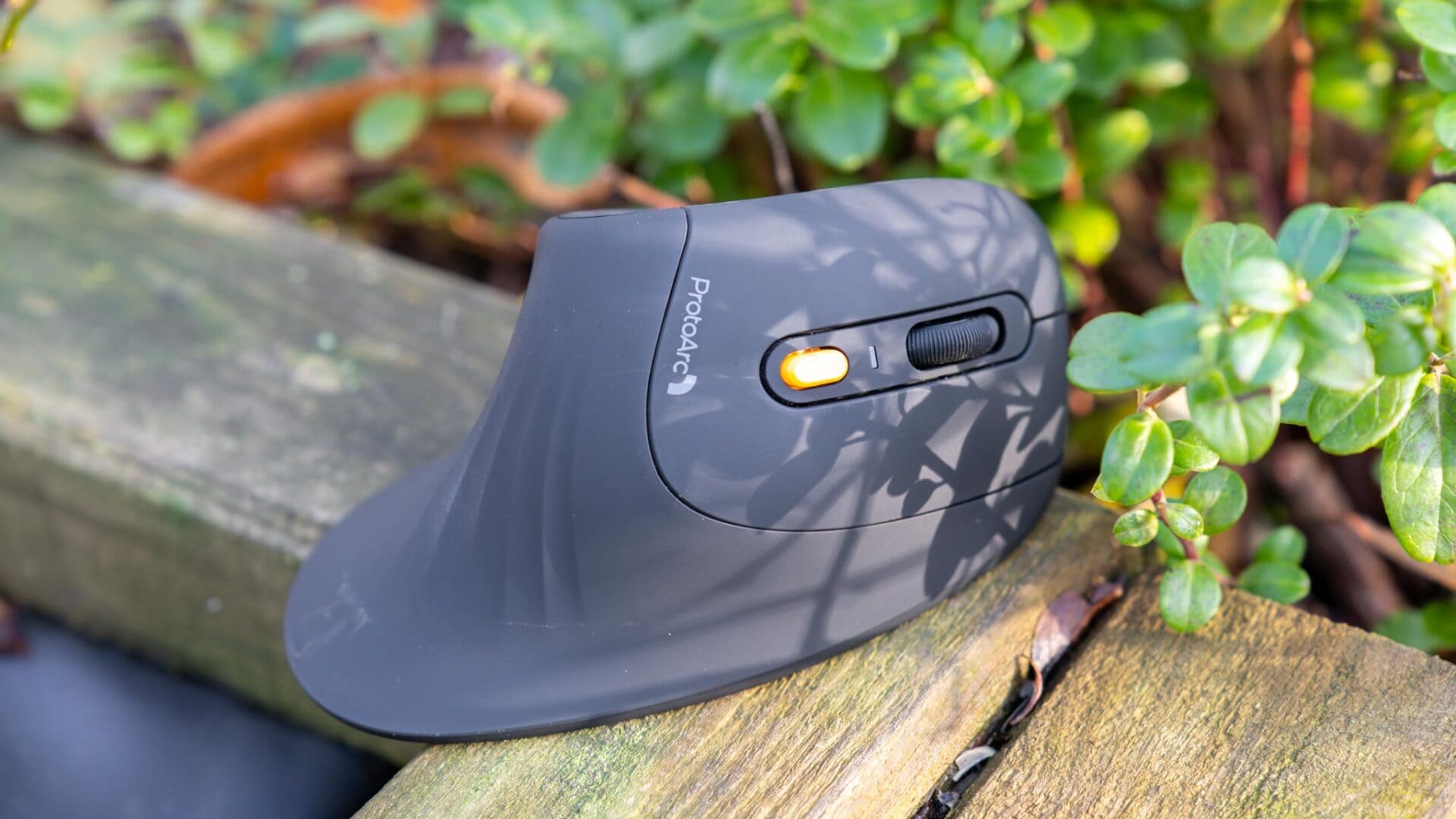 Vertikal-Maus ideal für die Büroarbeit: ProtoArc EM11 NL im Test - Techtest