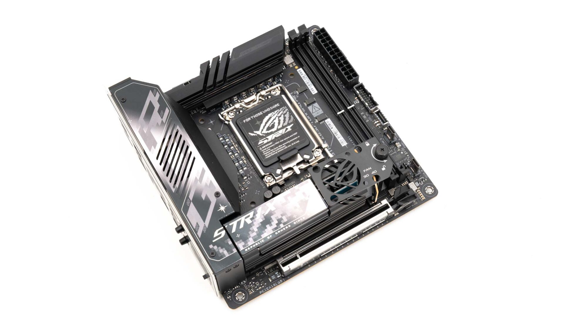 ASUS ROG Strix Z890-I Gaming WIFI Test: ITX-Mainboard mit Hive II und ...