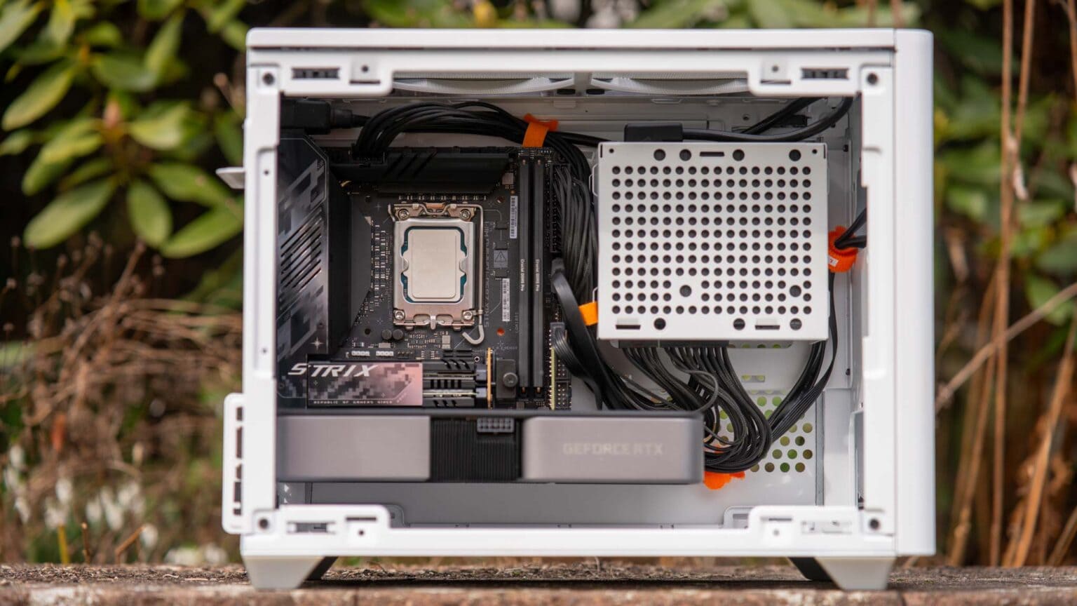 ASUS ROG Strix Z890-I Gaming WIFI Test: ITX-Mainboard mit Hive II und ...