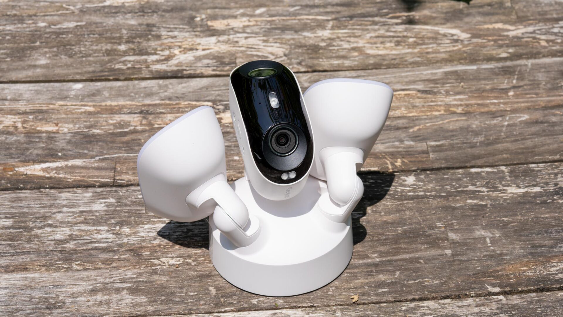 Die nächste Generation der Reolink AI Überwachungskameras, die Reolink Elite Floodlight WiFi im ...