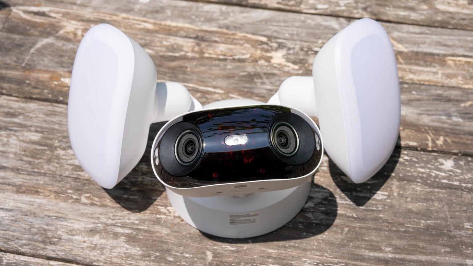 Die nächste Generation der Reolink AI Überwachungskameras, die Reolink Elite Floodlight WiFi im ...