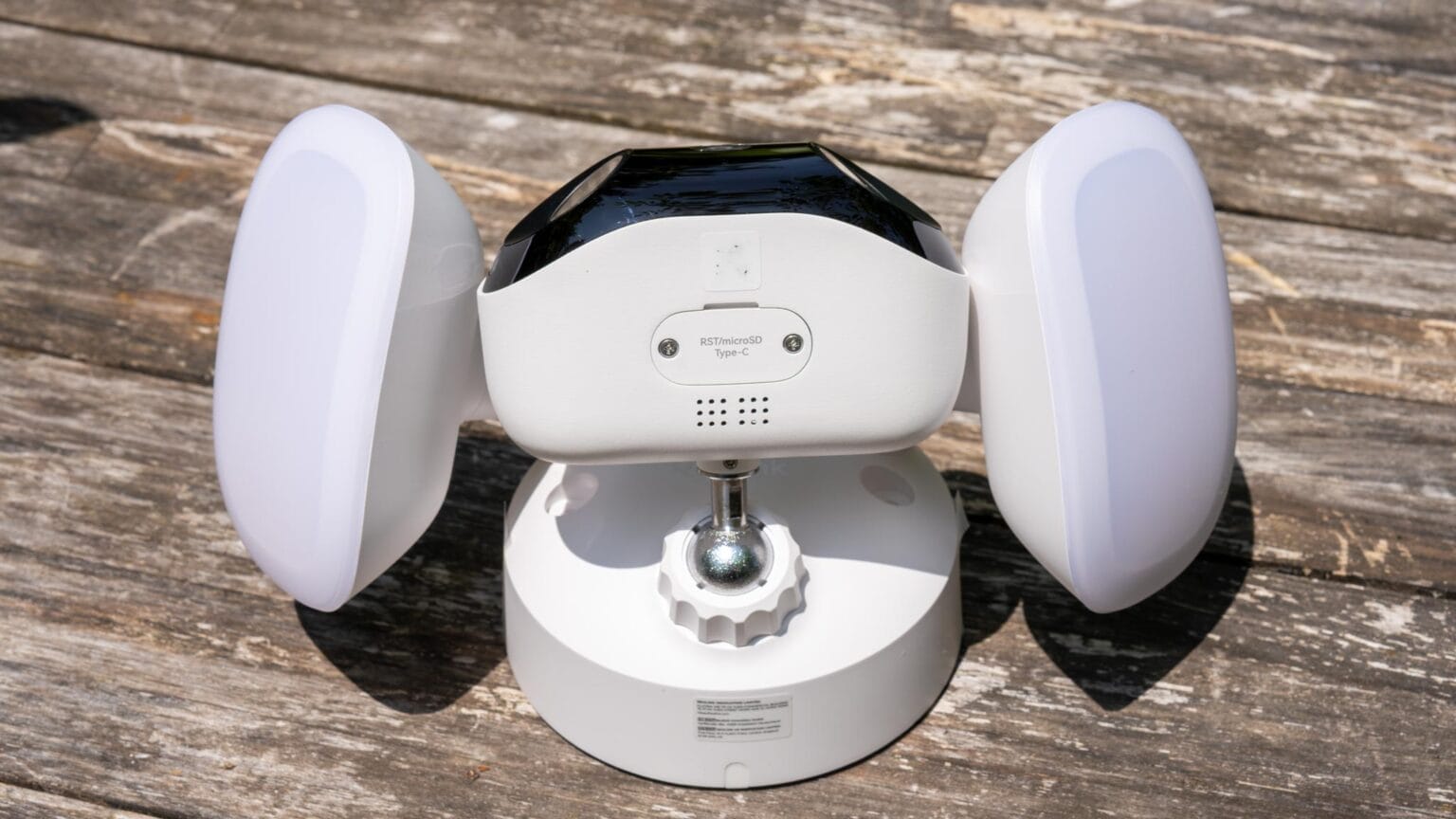 Die nächste Generation der Reolink AI Überwachungskameras, die Reolink Elite Floodlight WiFi im ...